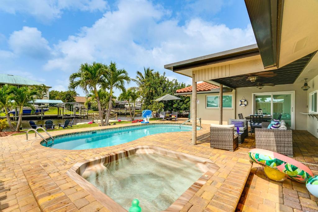 Waterfront Fort Myers Home Private Pool and Dock, Fort Myers – Updated ...