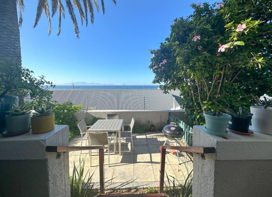 Kalk Bay Stylish 2 Bed Seaviews Garden BBQ Pool 4SJT, Cape Town ...