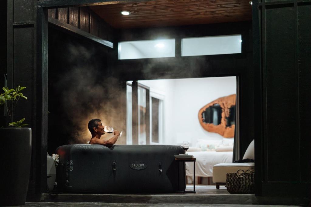 5-Star Luxury Sauna-Spa Retreat Near Volcano Nat'l, Volcano (precios ...