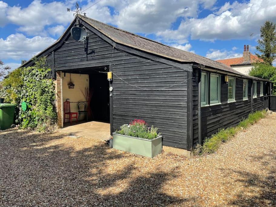 Ivy Cottage, Salters lode (updated prices 2026)