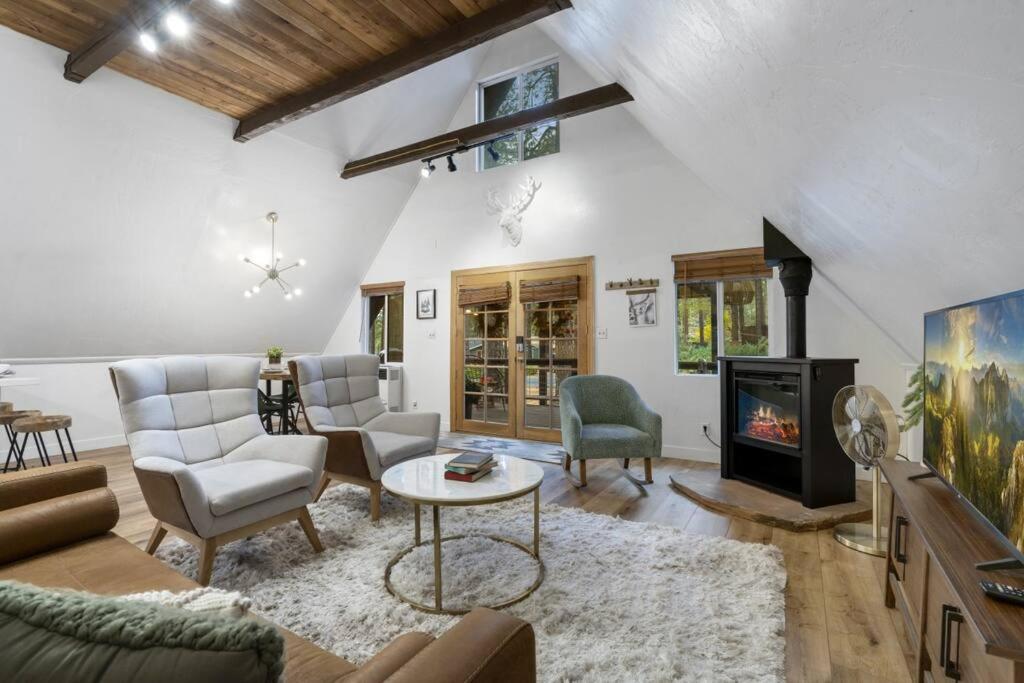 *Modern*North Pine A-frame*, Mountainaire (tarifs actualisés, 2025)
