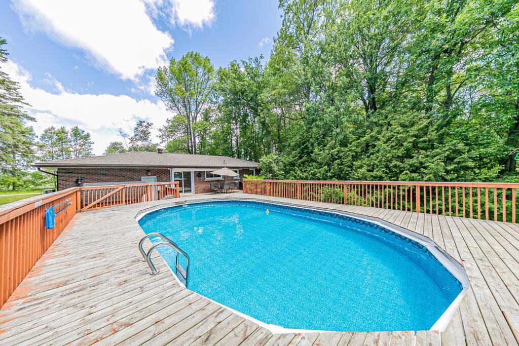 Comfy Waterfront Cottage, Orillia (updated prices 2025)