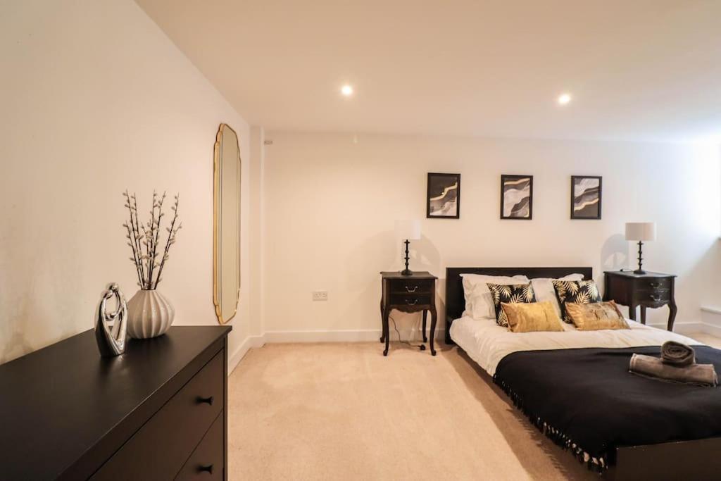 Central London 2 Bed Flat with Parking - Long Stay Offer, London ...