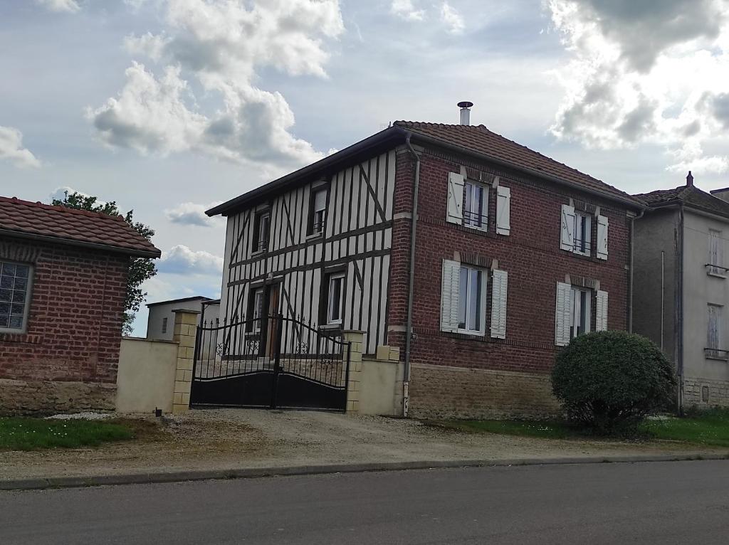 Chez Suzanne Maison à la campagne 2-8pers 4 chambres, Longeville-sur-la ...