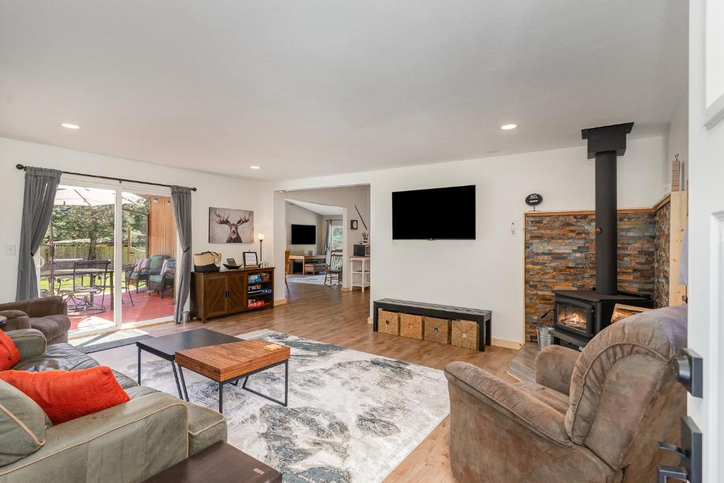 Bear’s Den Hideaway with Hot Tub, Ashford (updated prices 2026)