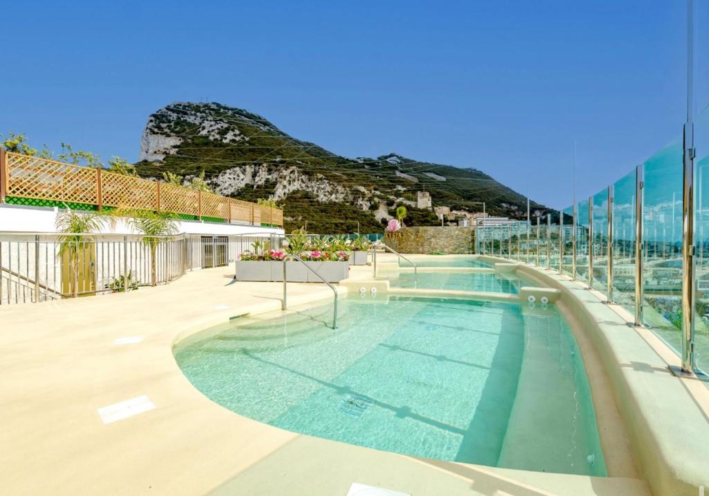 Luxury stay, resort - style pools & spa - prime, Gibraltar (precios ...