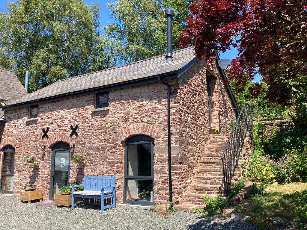 Ty Bach Coch, Scethrog (updated prices 2026)