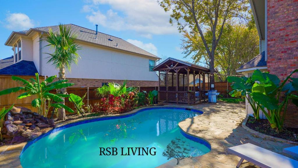 Luxury Home 5BR Beautiful Backyard & Pool, Grand Prairie (updated ...