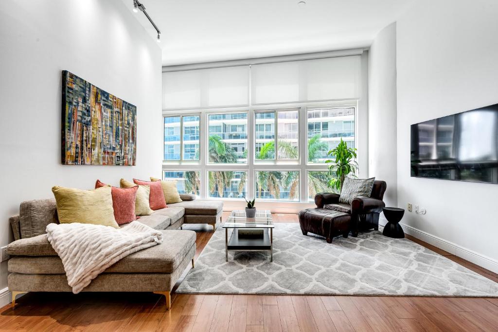 Waterfront loft in front of Margaret Pace Park with free parking, Miami ...