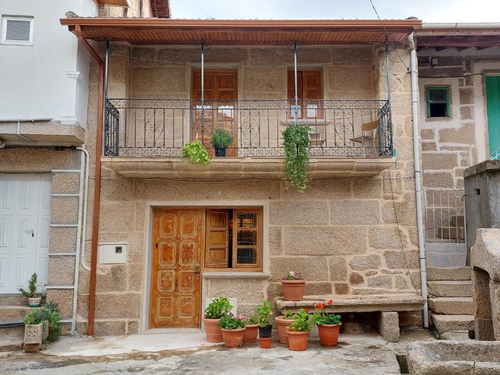 Fountain house, Villar de Barrio (updated prices 2025)