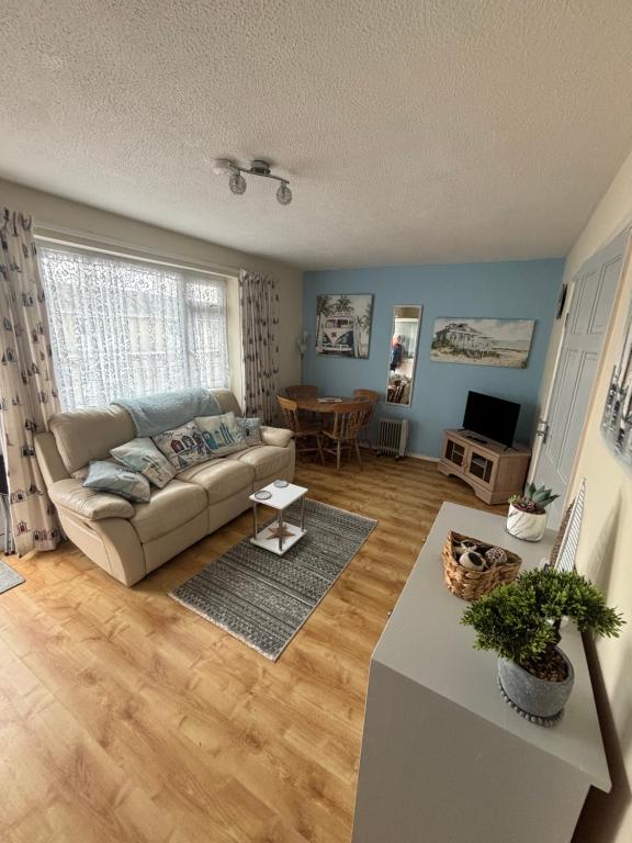 Hillview 1st floor apartment, Brean (updated prices 2025)