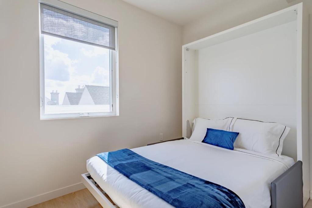 Stylish Coliving Suite w Walk in Closet near UCLA, Los Angeles (updated ...