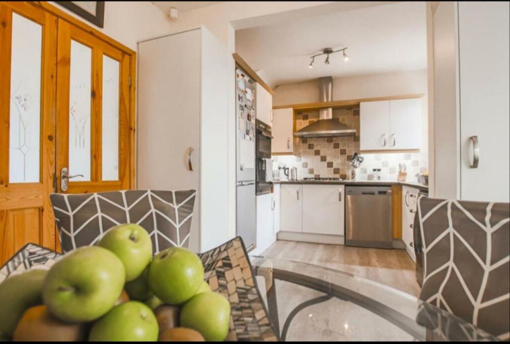 mondal, Farnworth (updated prices 2025)