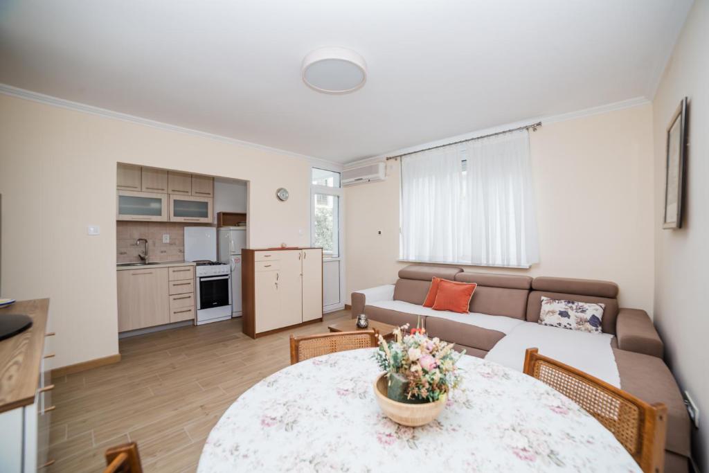 Pizana Budva Central, Budva (updated prices 2025)