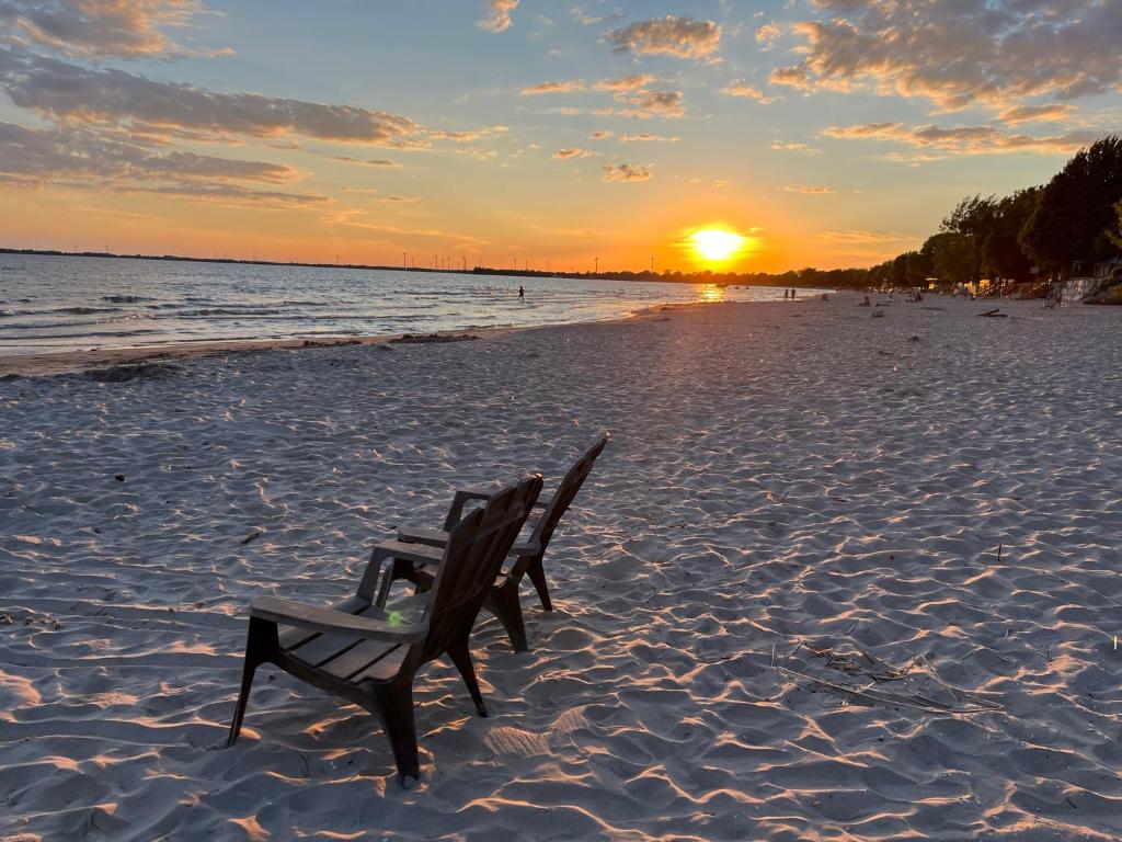 Luxury Beach House with stairs to a Private Sandy Beach!, Wainfleet ...