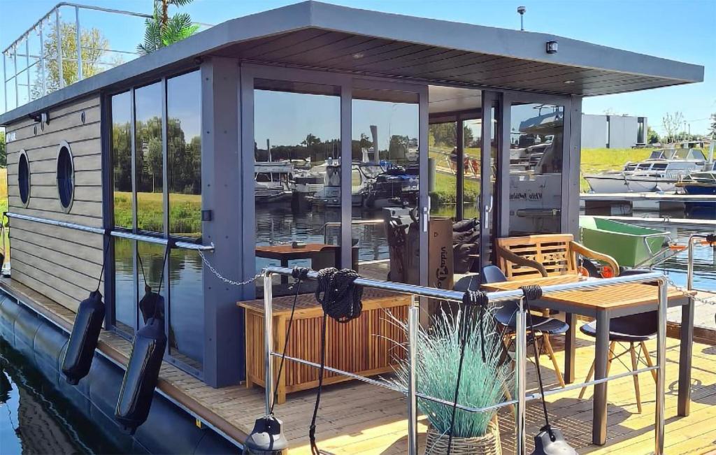 Cozy Ship In Ophoven With Lake View, Ophoven (updated prices 2026)