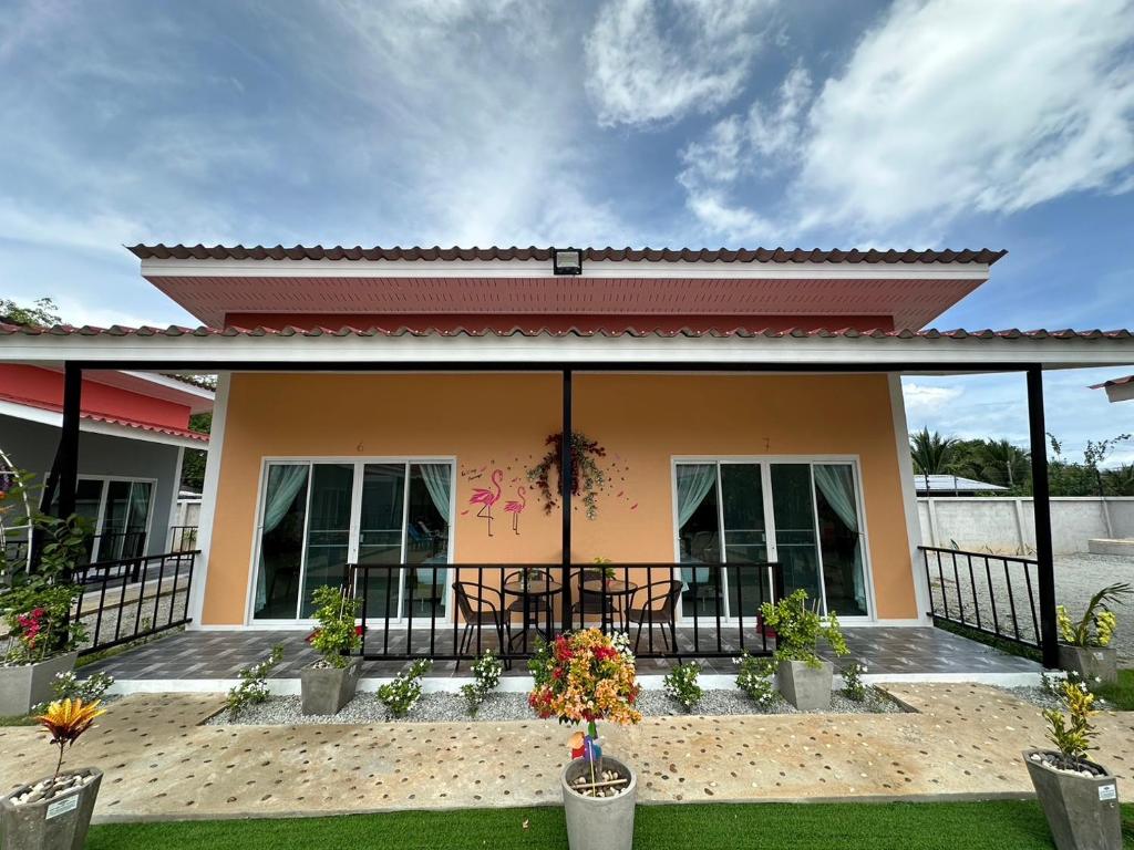 พัชรี รีสอร์ท ภูเก็ต Patcharee Resort Phuket, Phuket Town (updated ...