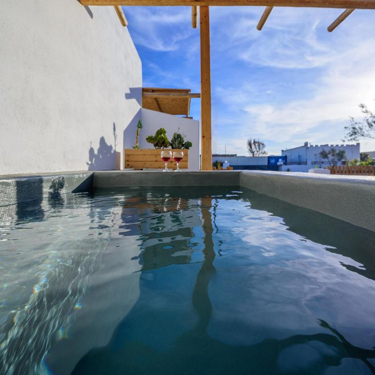 Athiri Luxury Suites, Perivolos (updated prices 2025)