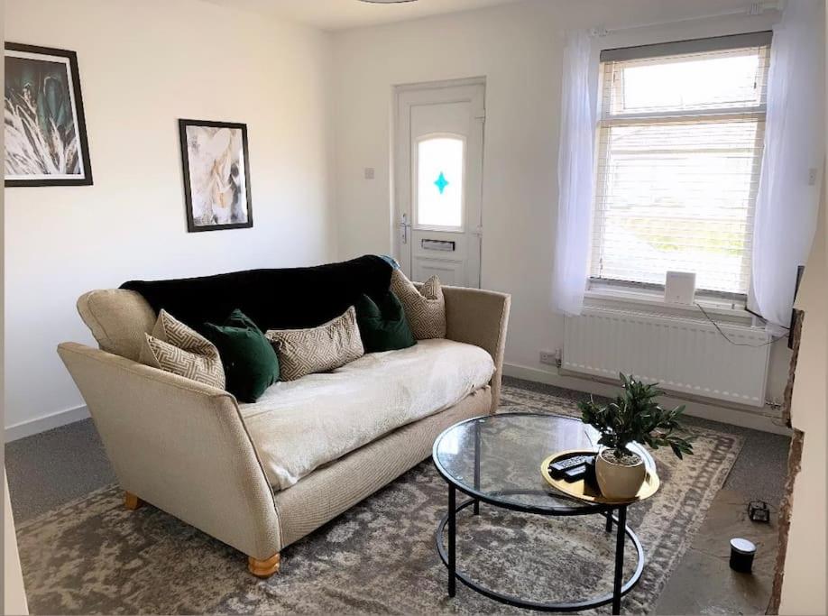 Cosy cottage style house, Neston (updated prices 2024)