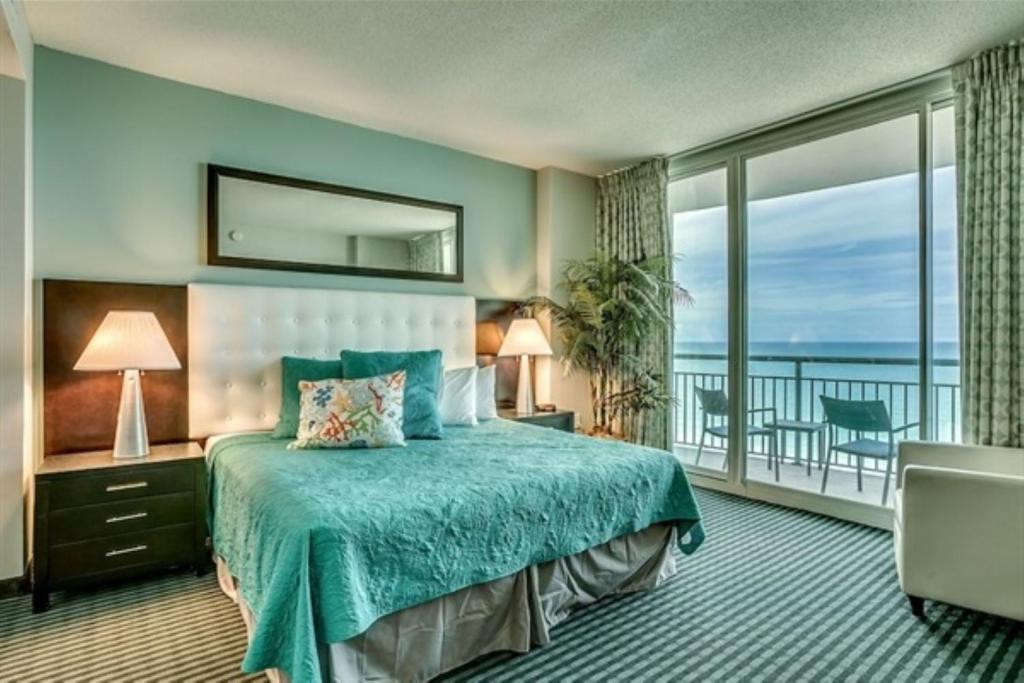 Stunning Ocean Front 2Bedroom in Heart of Myrtle Beach New 50 Smart TV ...