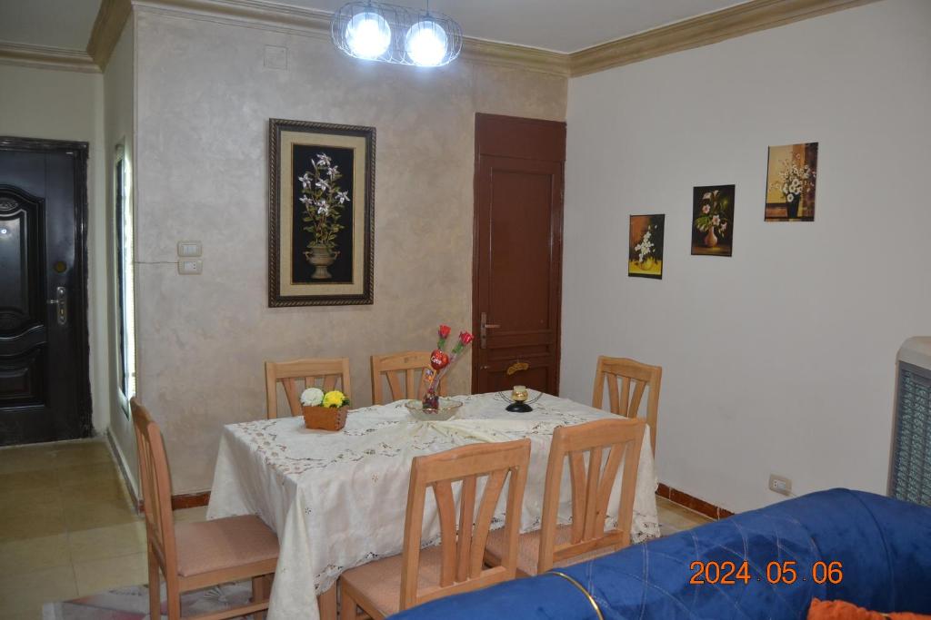 Pyramids live in apartment, Cairo (updated prices 2025)