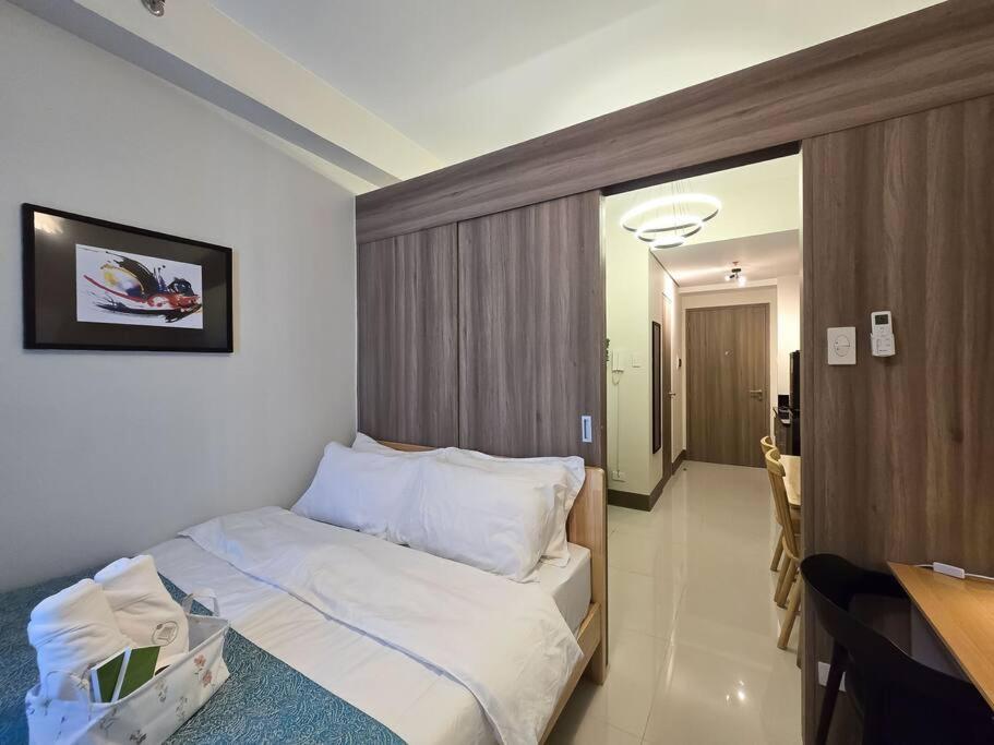1BR Condotel with Balcony at FAME Residences #FM33, Manila (updated ...