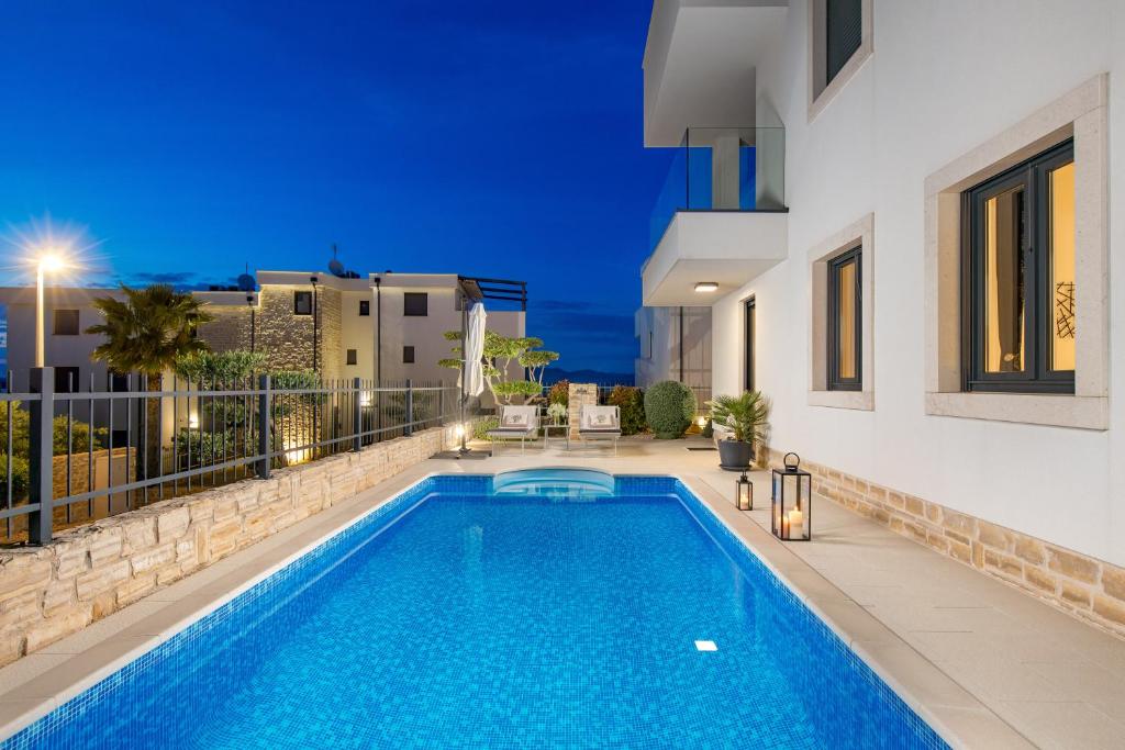 Luxury apartment Hyperion with private pool and garden, Murter ...