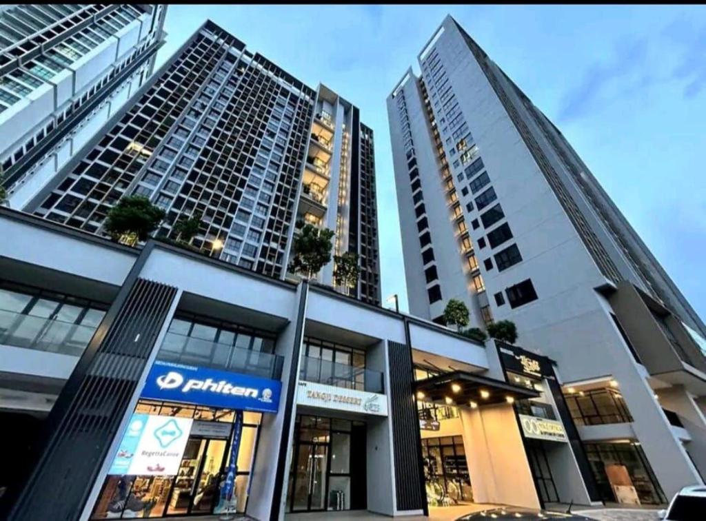 Sky Tree Serviced Apartment at Bukit Indah With Netflix, Johor Bahru ...