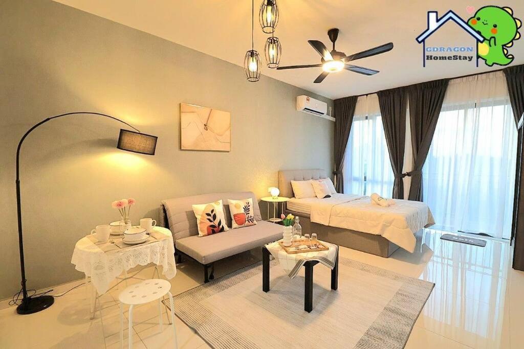 Central Park lovely cozy studio balcony by GDRAGON HomeStay, Johor ...