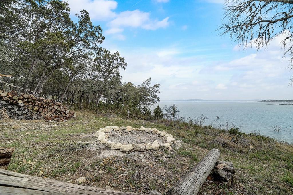 Lakeside Escape, Canyon Lake (updated prices 2026)