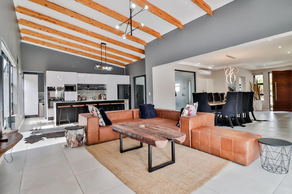 House of Bongekile 4 Bed Luxury Home in Malelane, Malelane (updated ...