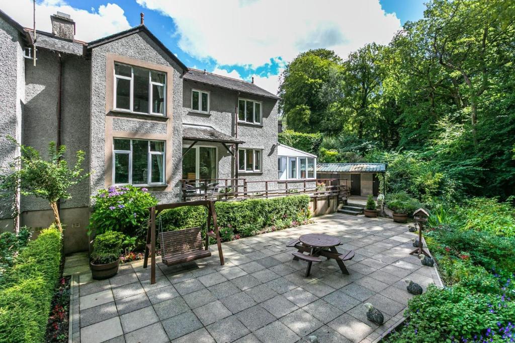 Hollybrook, Ambleside (updated prices 2026)