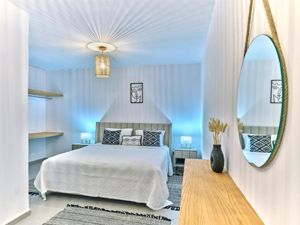 Paros Gem, Naousa (updated prices 2025)