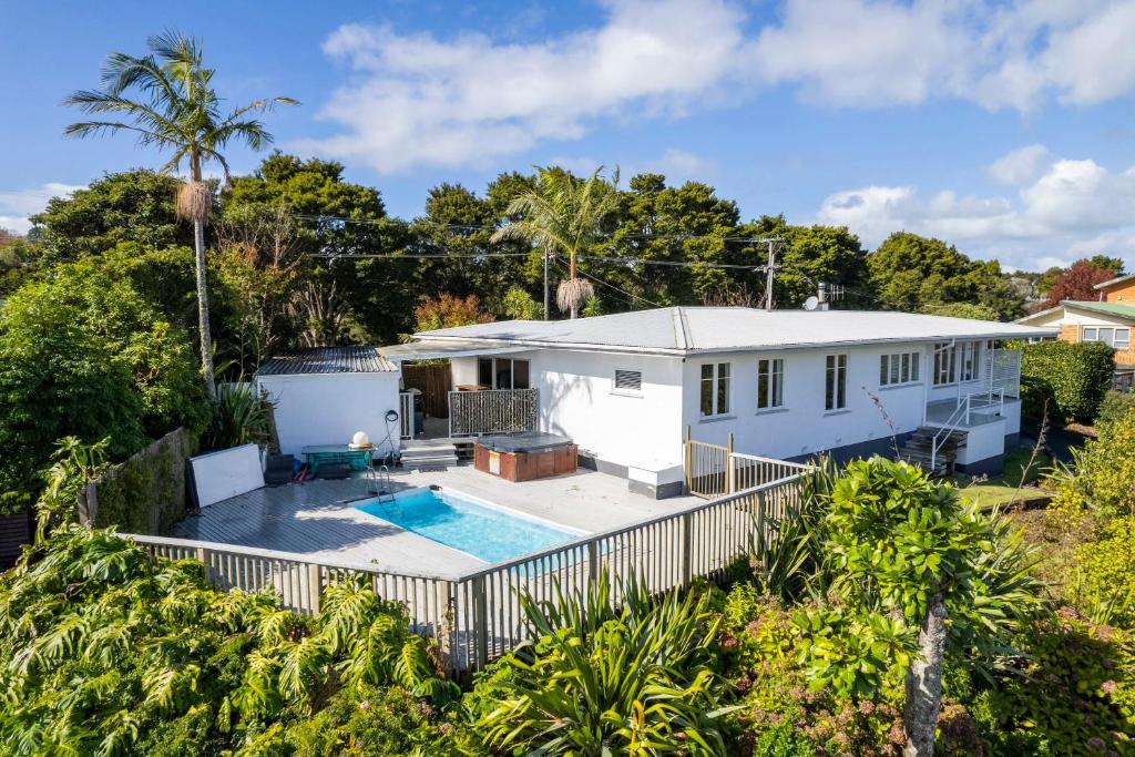 Oceanview Oasis - with pool and spa, Whangarei (updated prices 2025)