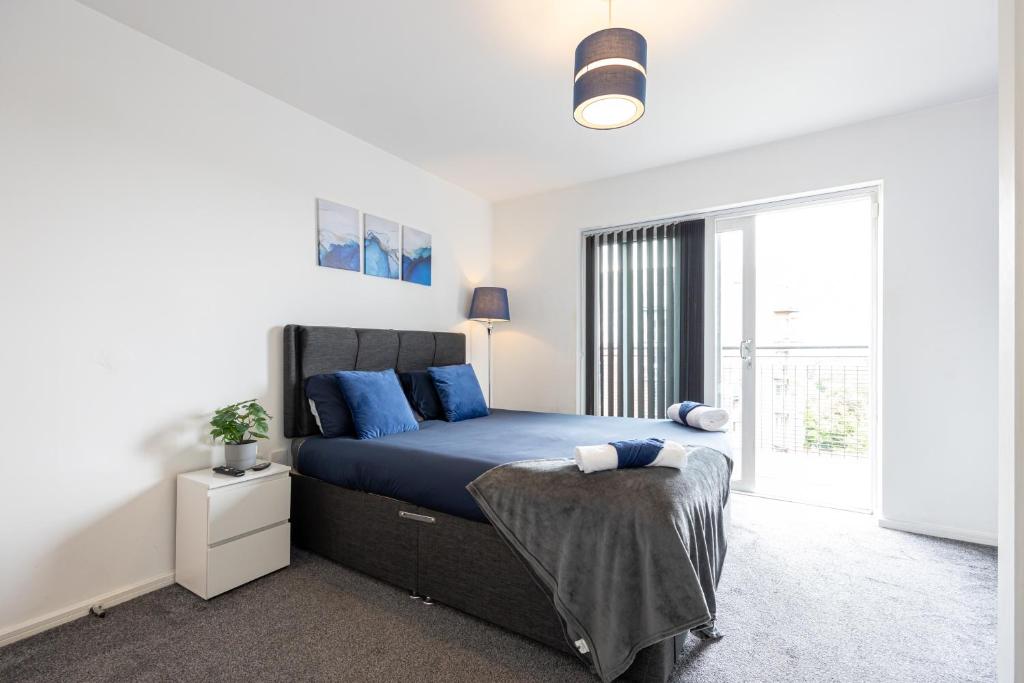 Manchester, Etihad Stadium View , Coop Live, Modern 2 bed apartment ...