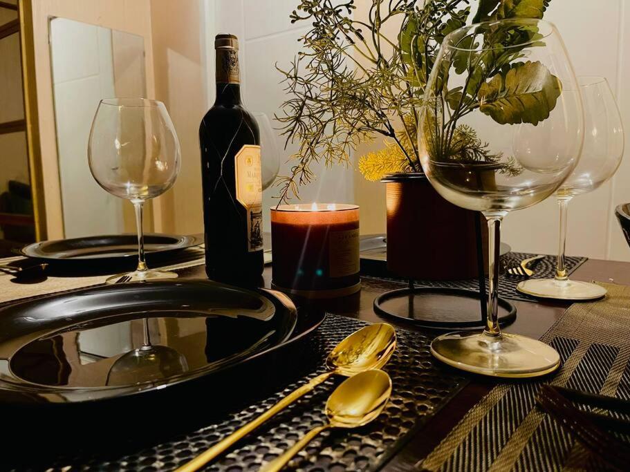 Stylish 1 BR near BGC+airport!Netflix+Dsny+50mbps, Manila (preços ...