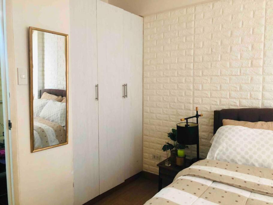 Stylish 1 BR near BGC+airport!Netflix+Dsny+50mbps, Manila ...