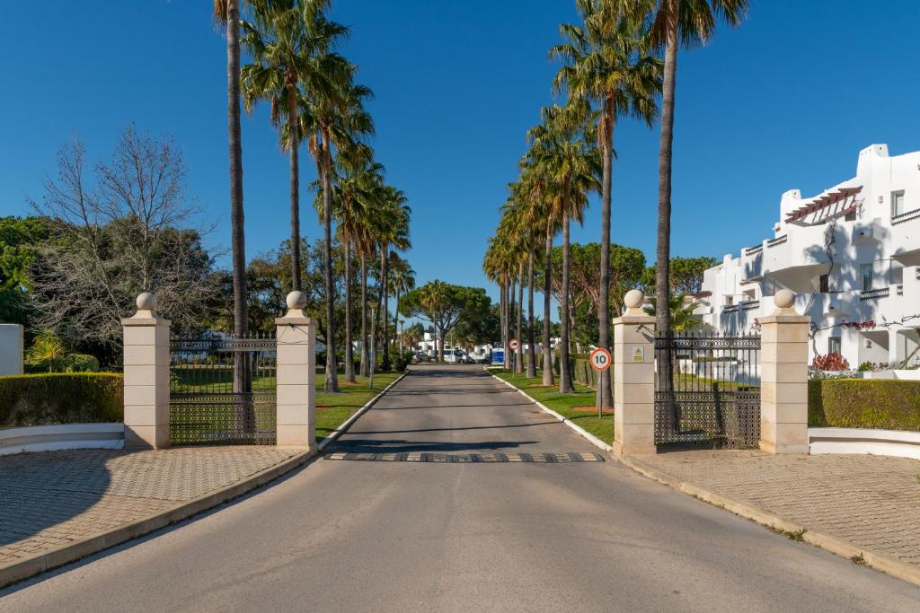 Albufeira Balaia Golf Vilage 6 With Pool by Homing, Albufeira (updated ...