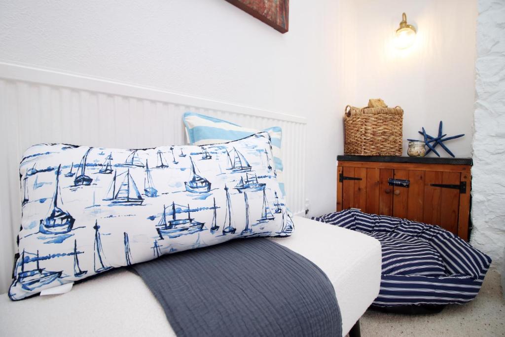 Little Gem in the Mumbles! Fishermans Cottage with Log Burner, Dog ...