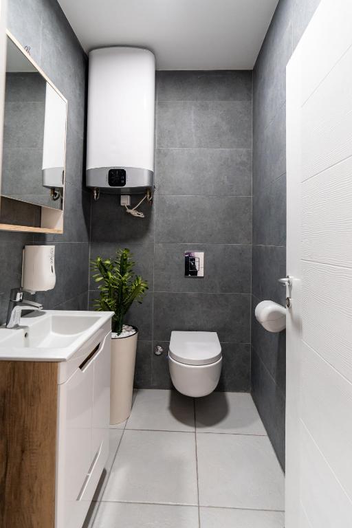 ADA MOMENT Splav- kuca na reci Beograd- Floating House on SAVA RIVER ,Belgrade, Belgrade ...