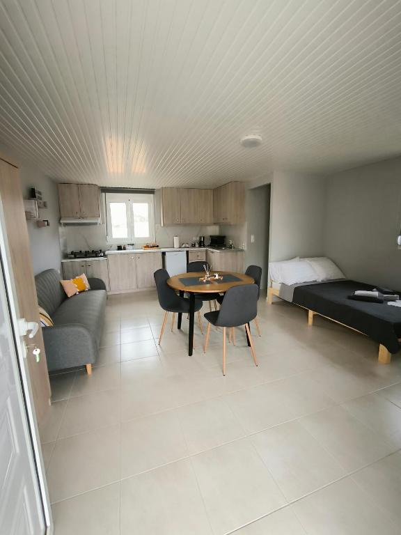 Livadi apt, Paránimfoi (updated prices 2026)