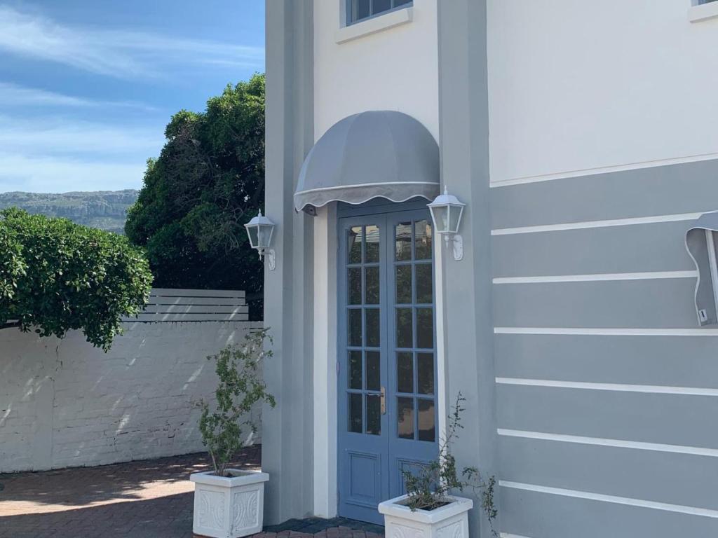 Sunny Cove Manor, Fish Hoek (updated prices 2025)