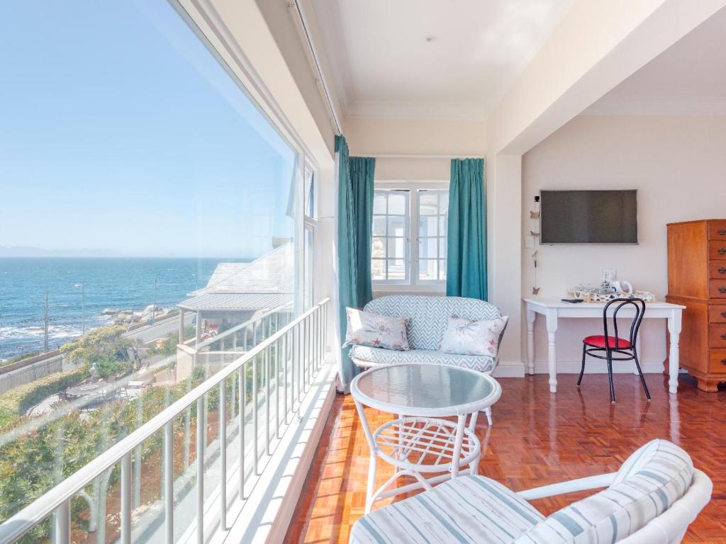 Sunny Cove Manor, Fish Hoek (updated prices 2025)