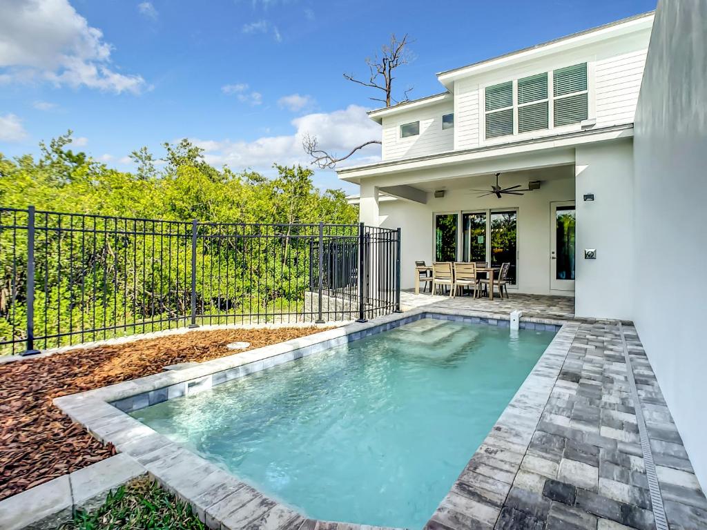 New Luxury Duplex, Private Pool, Walk to Flagler, New Smyrna Beach ...