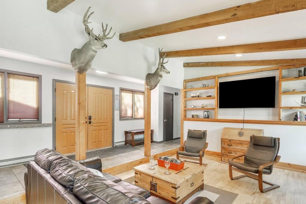 The Four Pines - Whole Unit, Morrison (updated prices 2026)