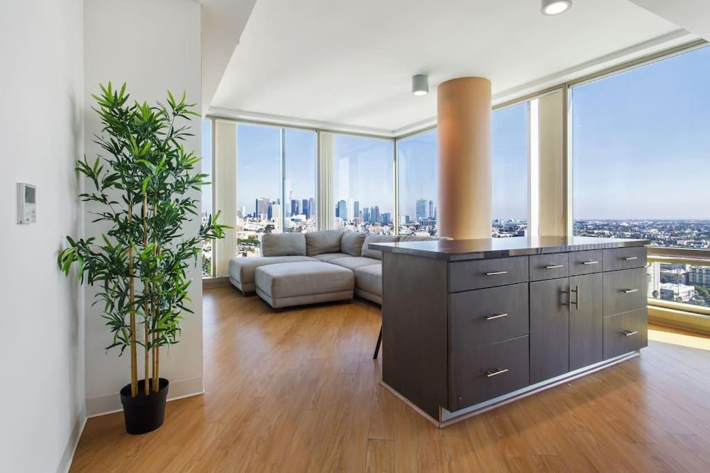 Lovely Upscale HIGH Rise Private Parking & Pool, Los Angeles (updated ... Lovely Upscale HIGH Rise Private Parking & Pool, Los Angeles (updated ...