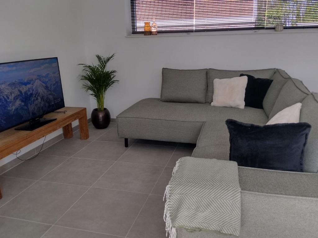 Nieuwe rijwoning met gezellig terras, Assenede (updated prices 2025)