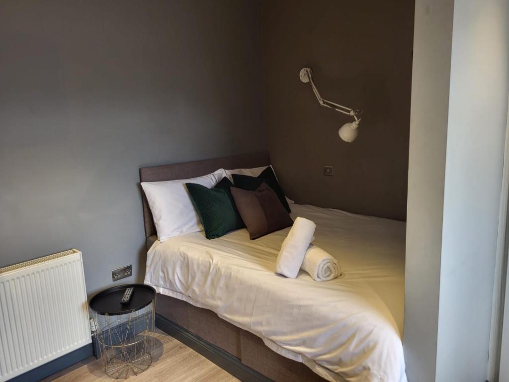 Tren-D Luxe Studio Apartment Room 1 - Contractors, Relocators ...