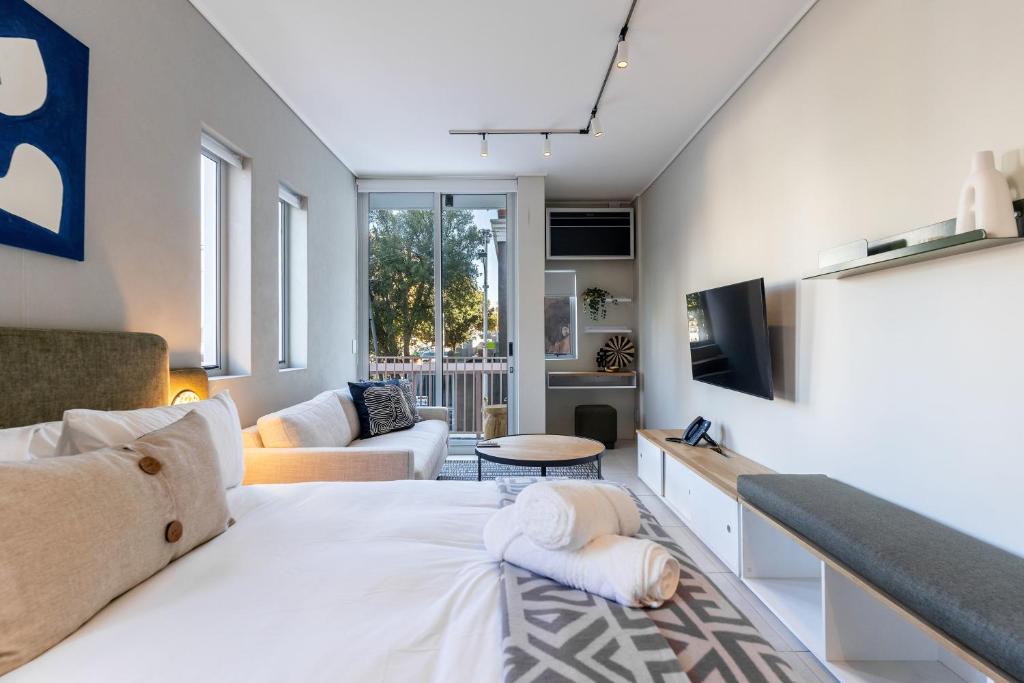 The Rose 107: Modern Corner Unit with Balcony ~, Cape Town (updated ...