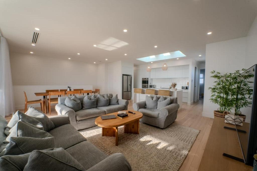 Ocean Pearl, Entire Home on the Esplanade, Port Noarlunga South ...